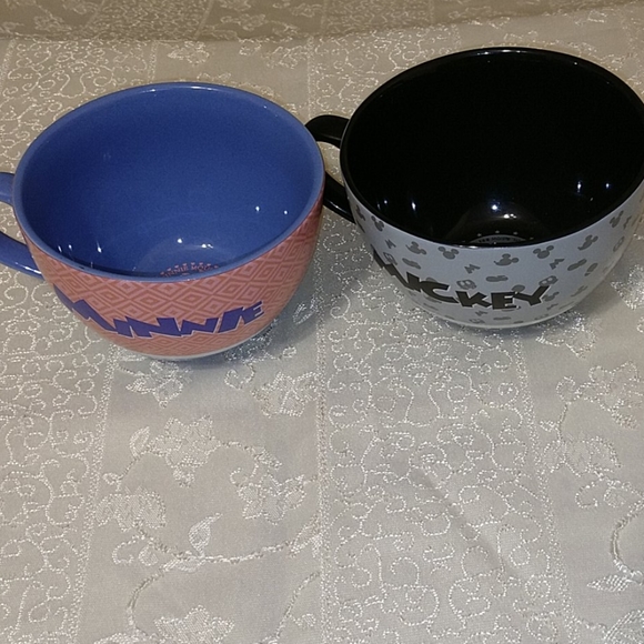 Disney | Other | Authentic Minnie And Mickey Mouse Large Mugs Set ...